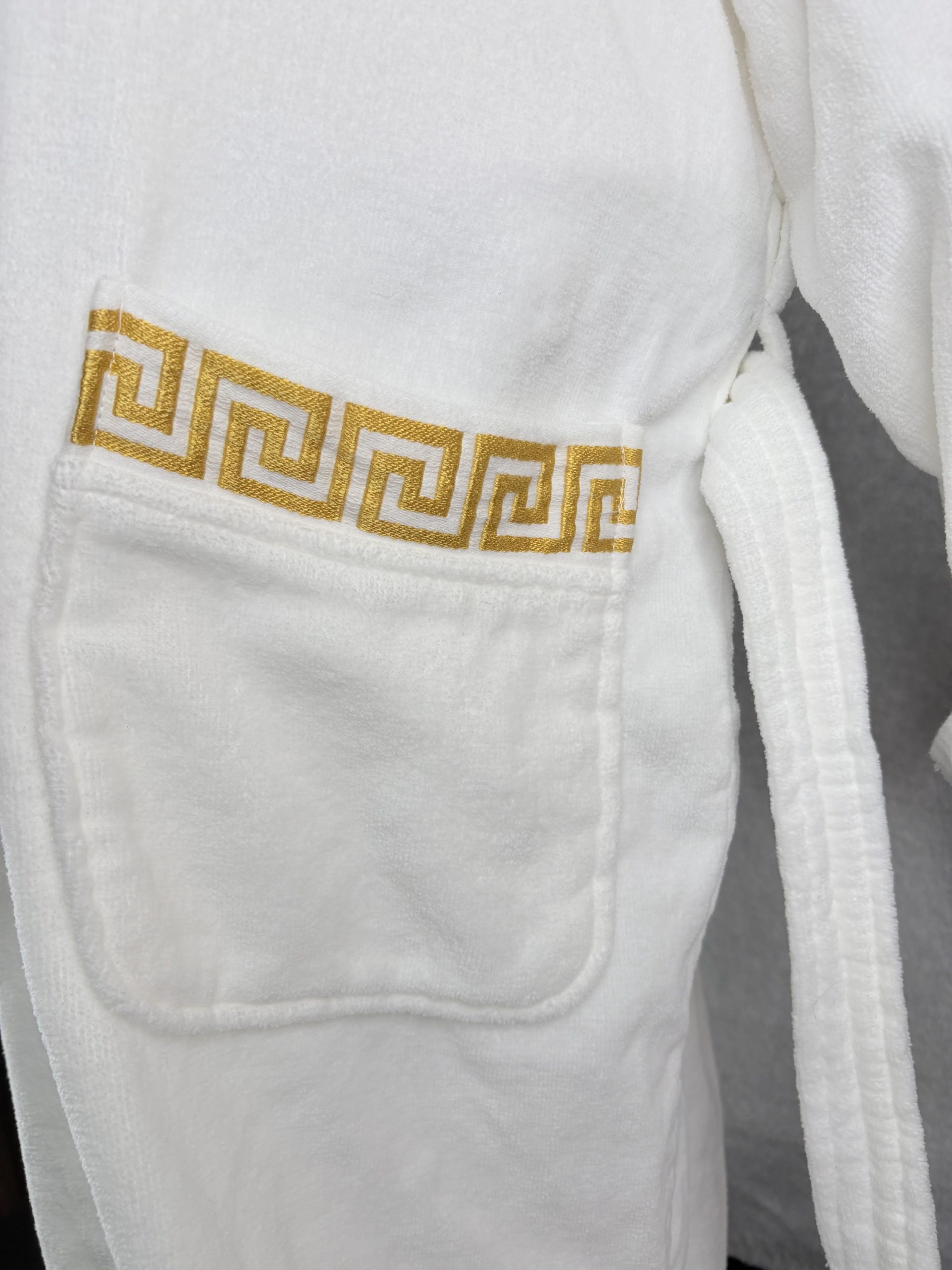 Caesars Palace Las Vegas Terry Cloth Bathrobe | Abba House Thrift Store ...
